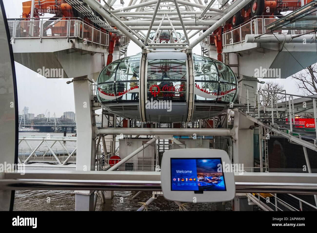 Inside london eye capsule hi-res stock photography and images - Alamy