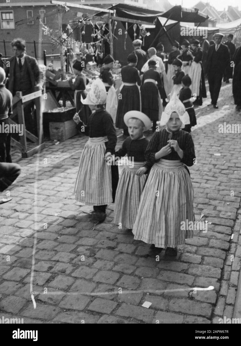 Volendam girls hi-res stock photography and images - Alamy