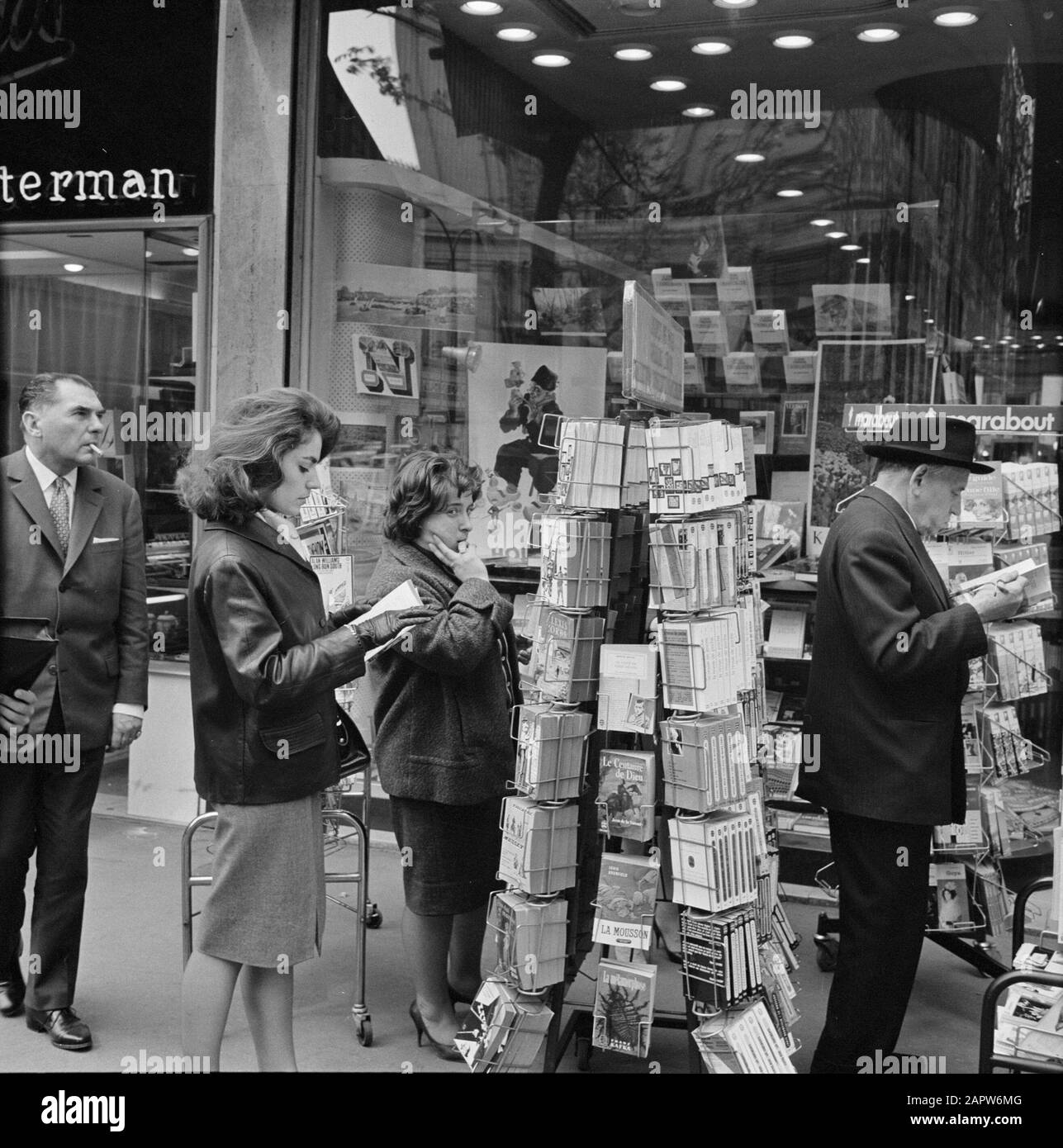 Bookshop display Black and White Stock Photos & Images - Alamy