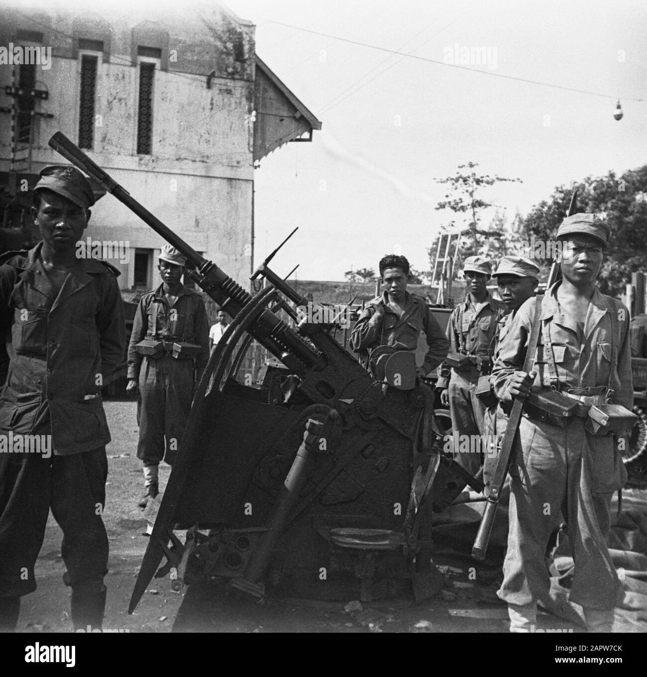 A-Division Surabaya [presentation of weapons and vehicles] KNIL ...
