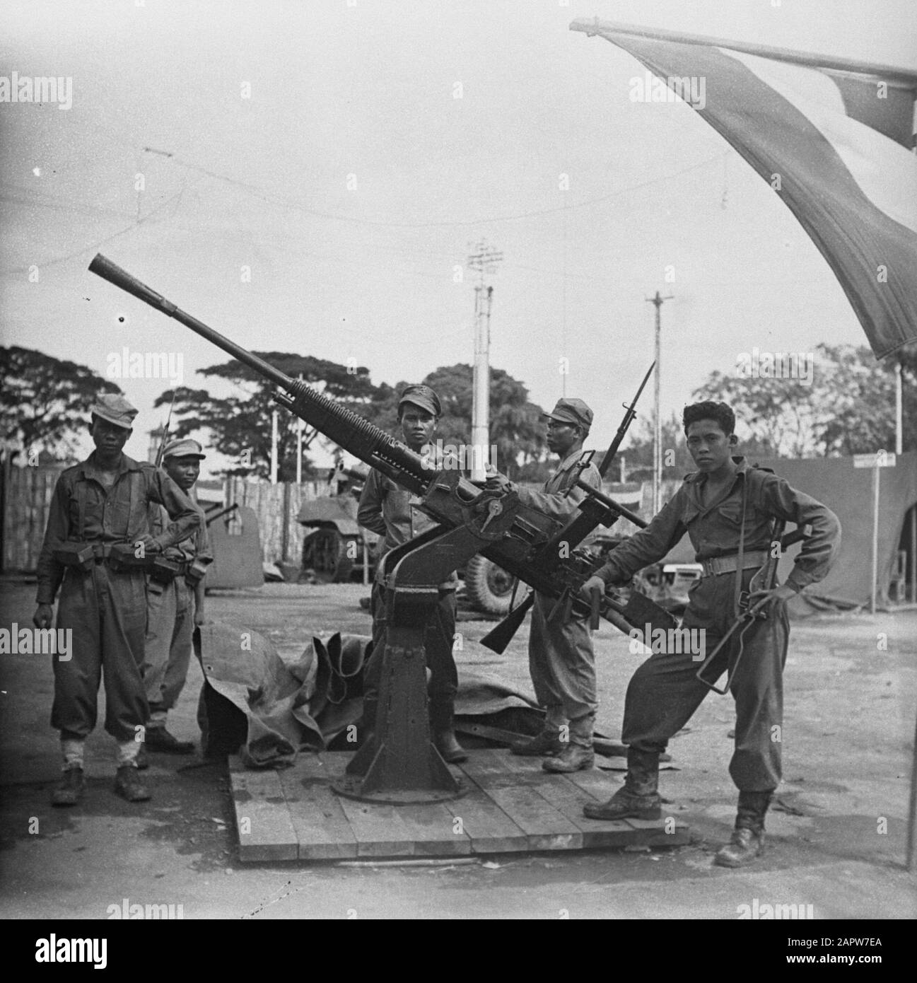 A-Division Surabaya [presentation of weapons and vehicles] KNIL ...