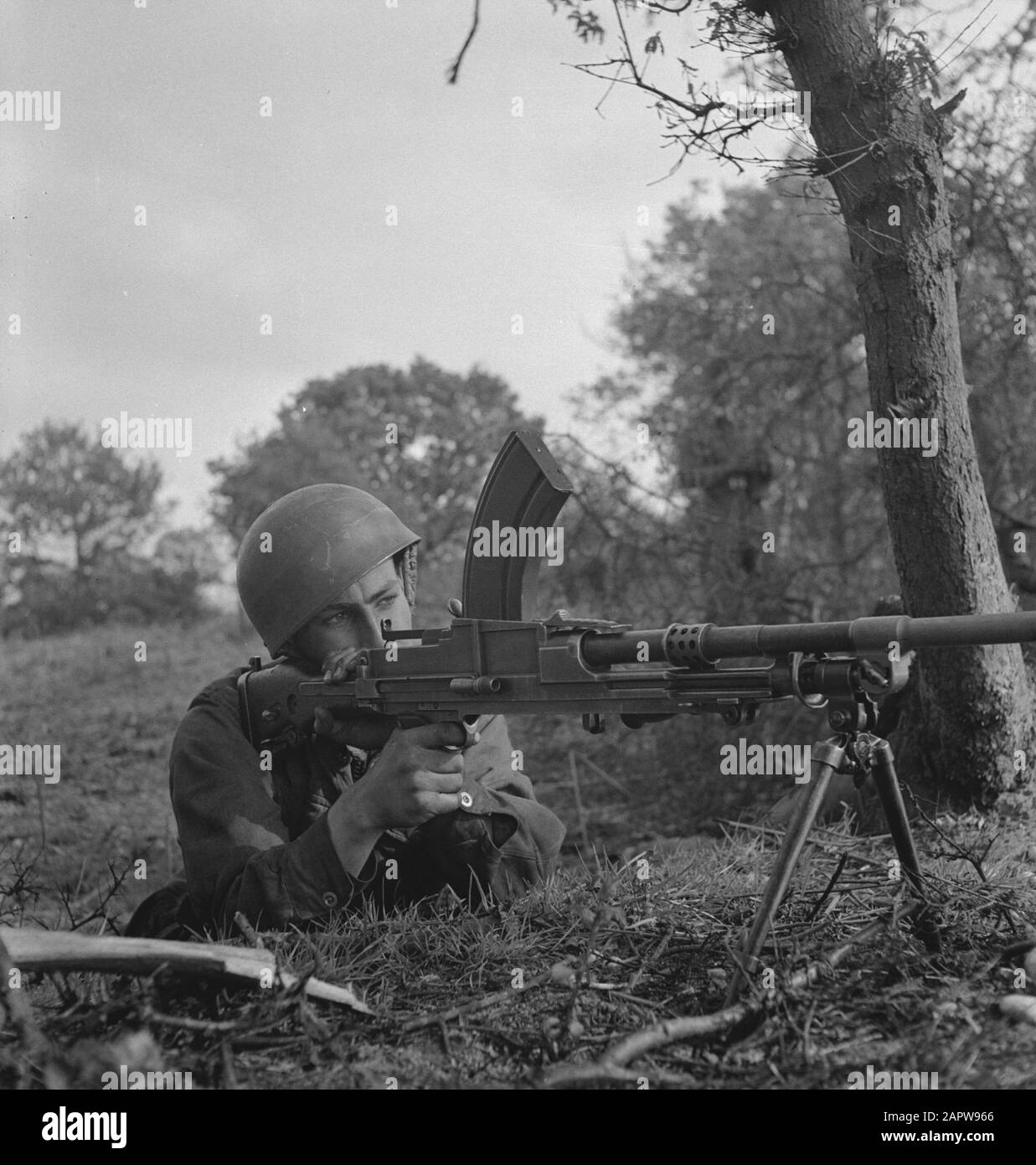 World war ii weapons hi-res stock photography and images - Alamy