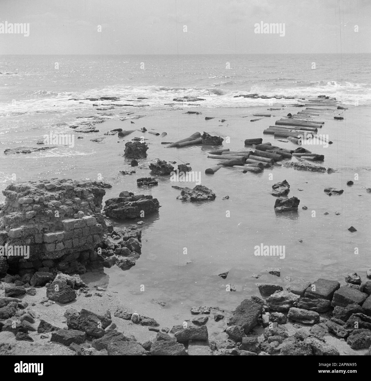 Roman beaches Black and White Stock Photos & Images - Alamy