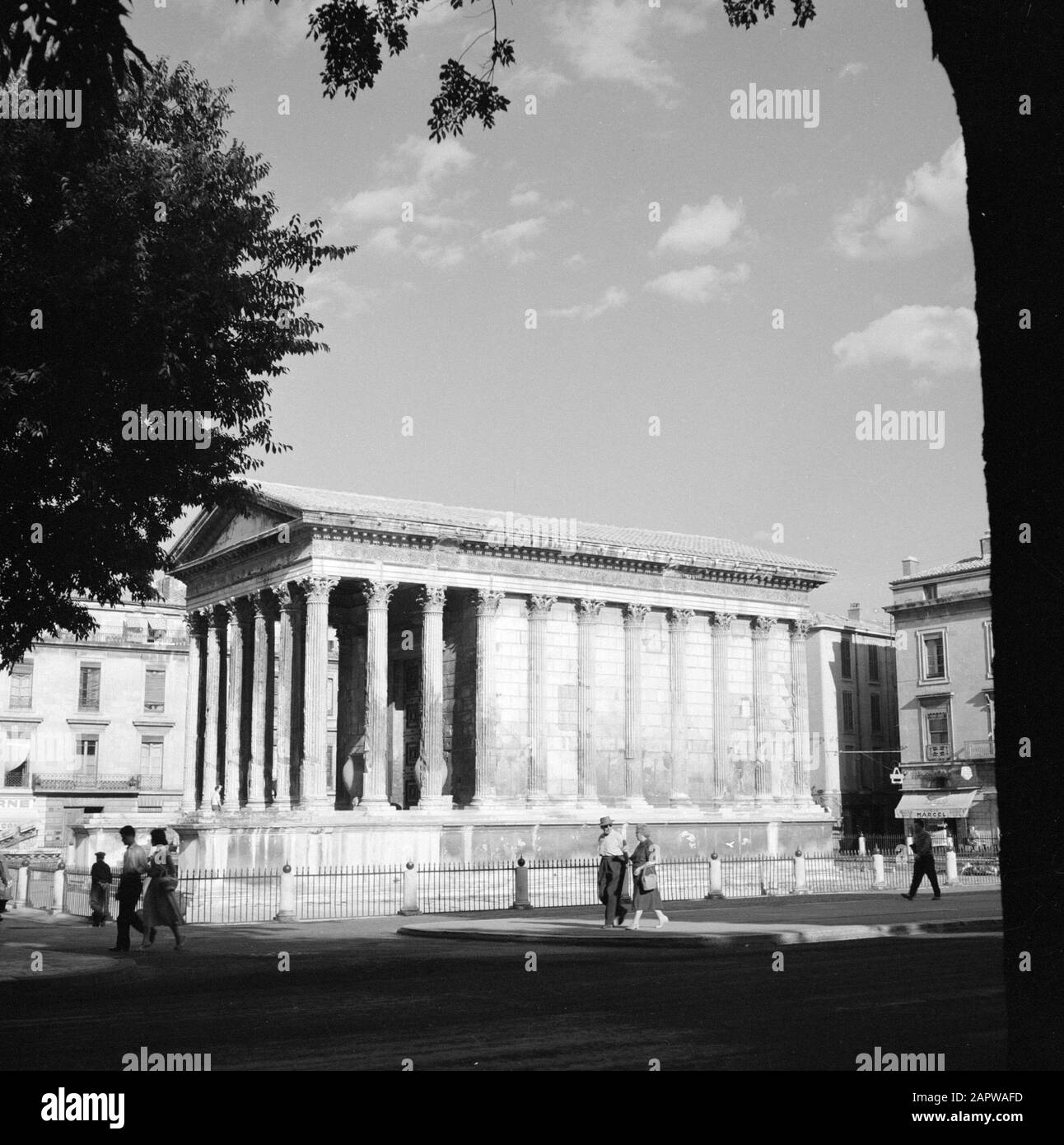 La maison carrée nimes Black and White Stock Photos & Images - Alamy