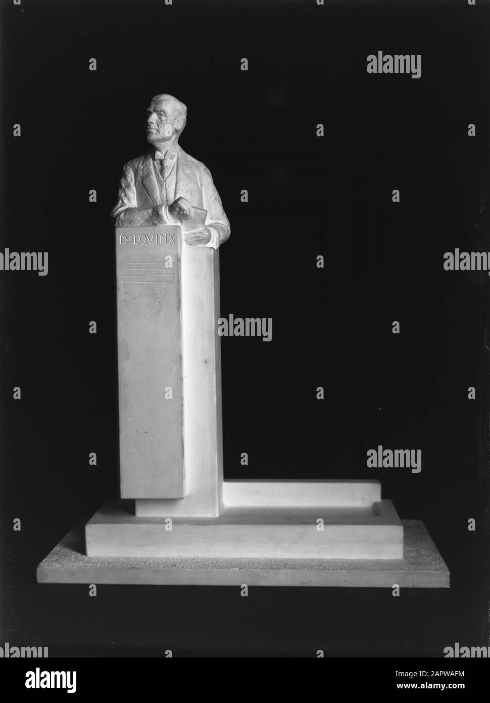 [Model with design of the dr. Lovink monument, sculptor Grada Rueb ...