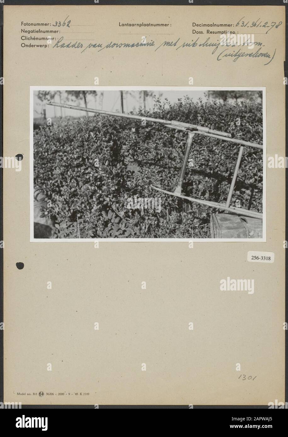 Agricultural Tools Ladder of a thresher with extendable tree (extended ...