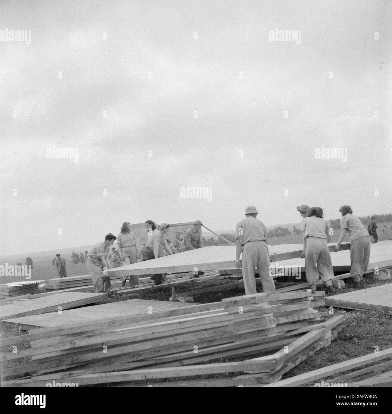 Israel construction workers Black and White Stock Photos & Images - Alamy