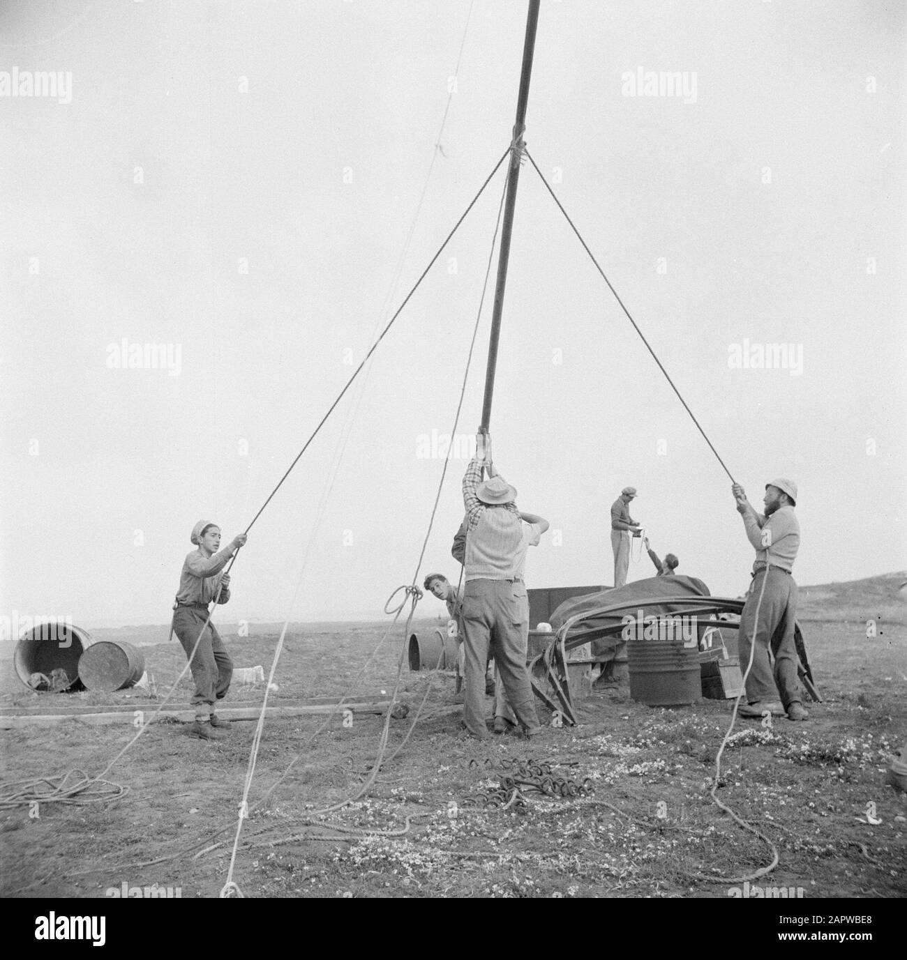 Israel 1948-1949: construction of a new kibbutz Members of the ...