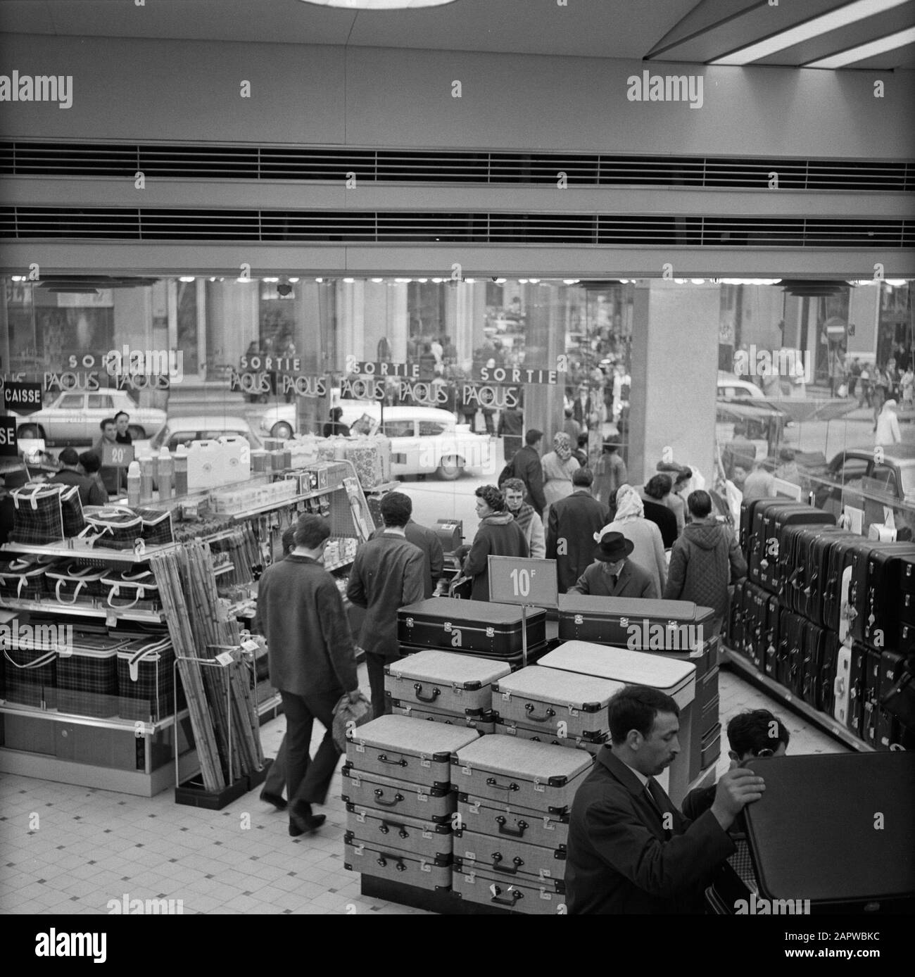 Paris luxury store Black and White Stock Photos & Images - Alamy