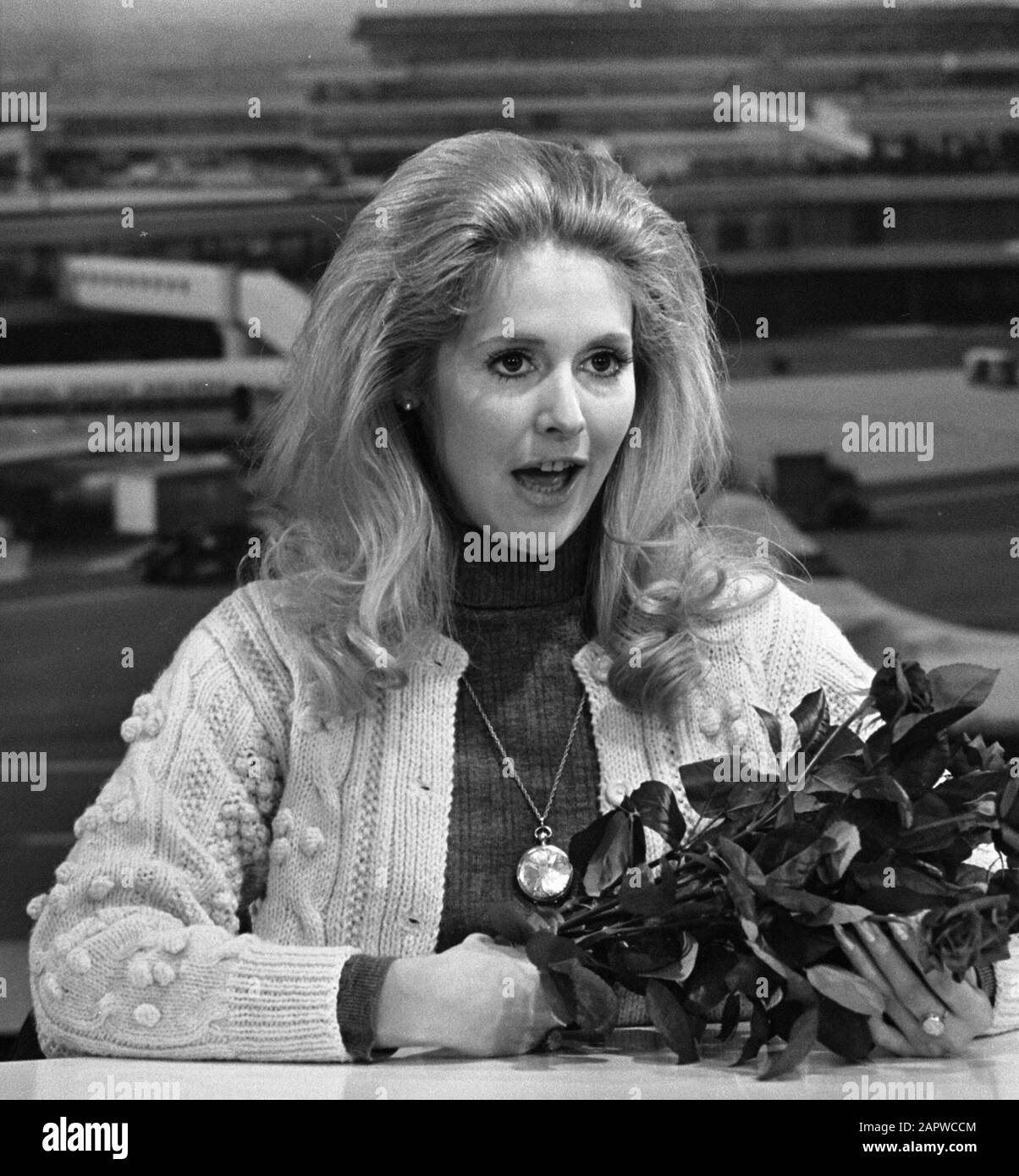 Television star Black and White Stock Photos & Images - Alamy