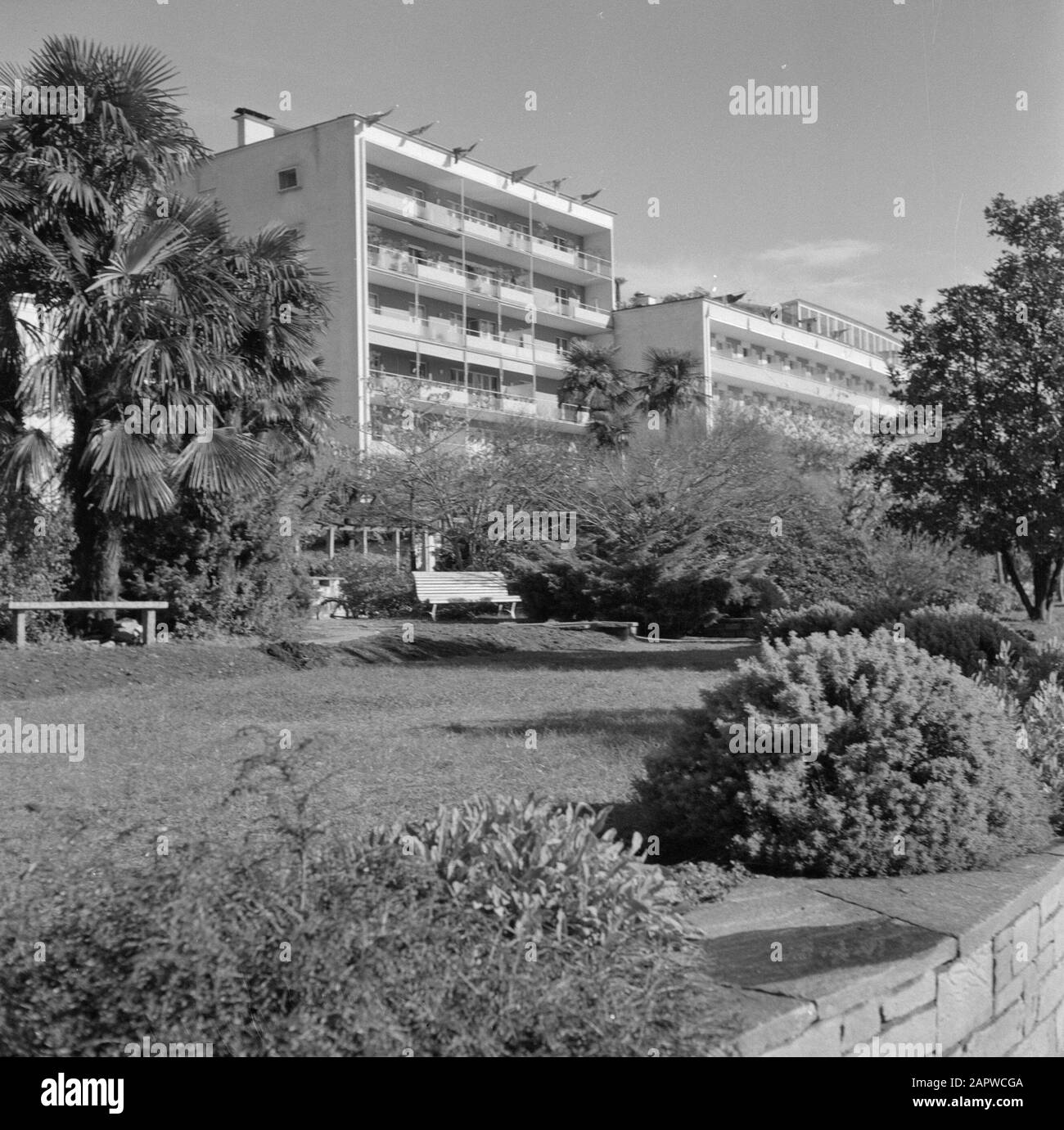 Garden by a lake Black and White Stock Photos & Images - Alamy