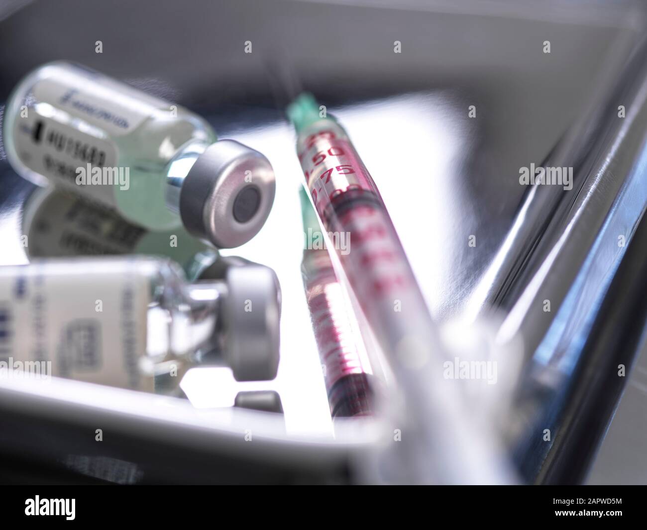 One dose vaccine hi-res stock photography and images - Alamy