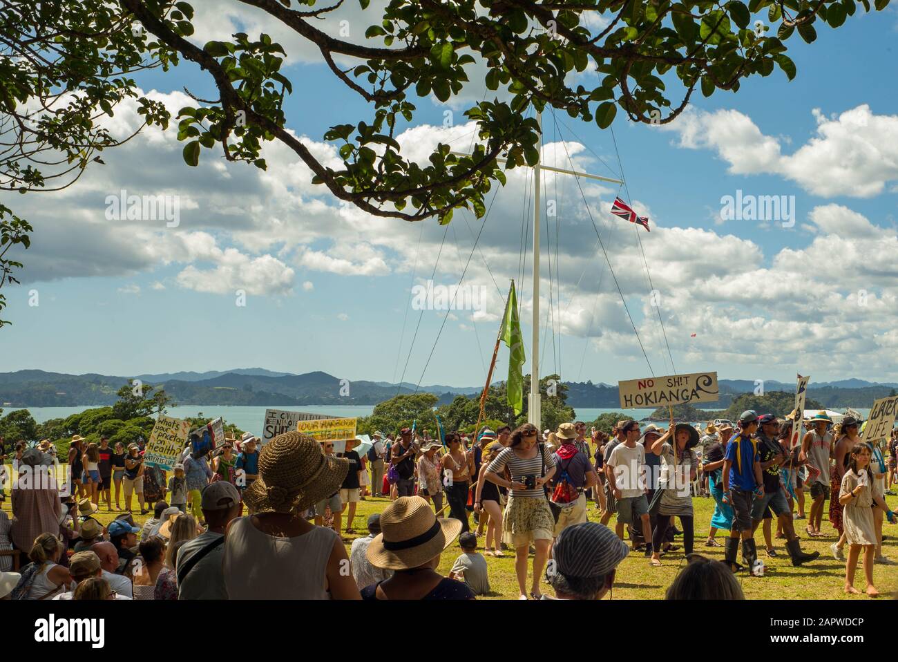 Maori waitangi day protest hi-res stock photography and images - Alamy