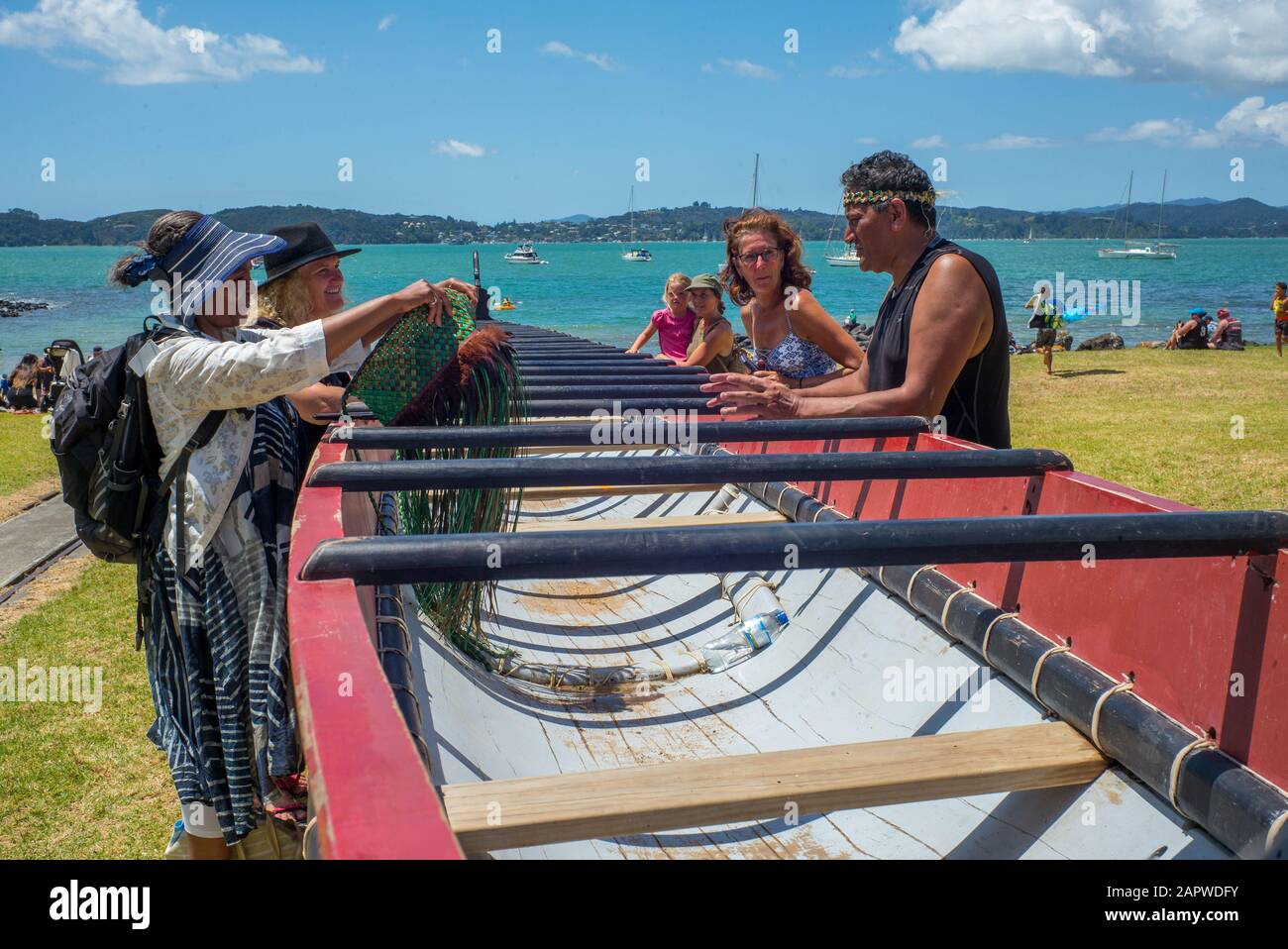 Maori waka hi-res stock photography and images - Alamy
