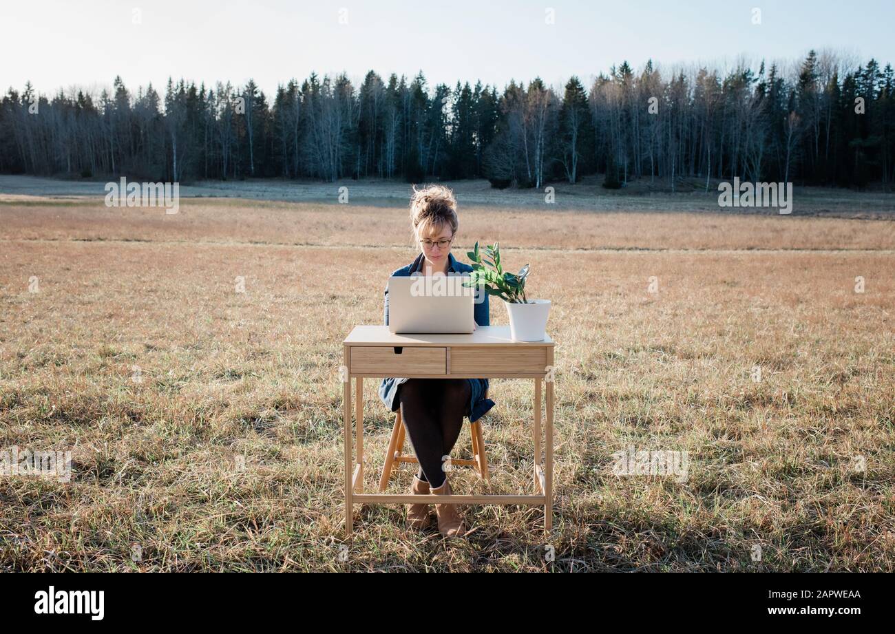 Flexible display hi-res stock photography and images - Alamy