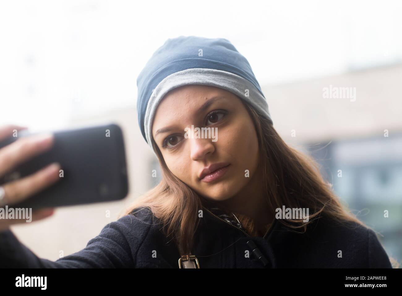 Outside selfie hi-res stock photography and images - Alamy