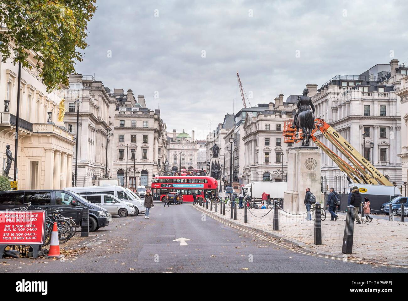 London waterloo place statue edward hi-res stock photography and images ...
