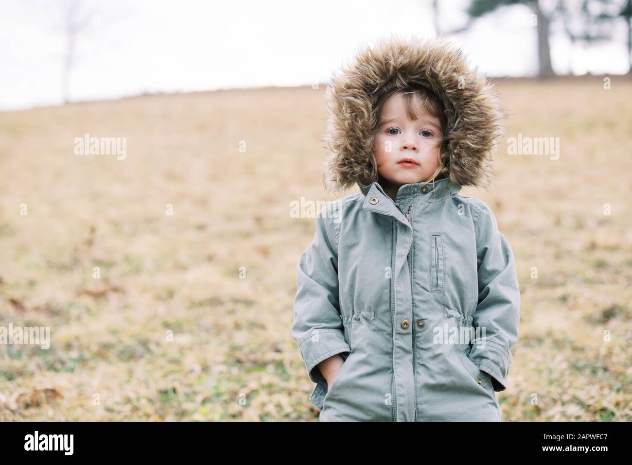 Kids walking hi-res stock photography and images - Alamy
