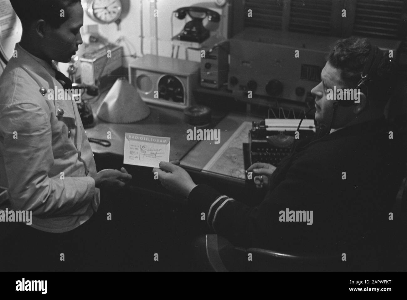 Ship steward hi-res stock photography and images - Alamy