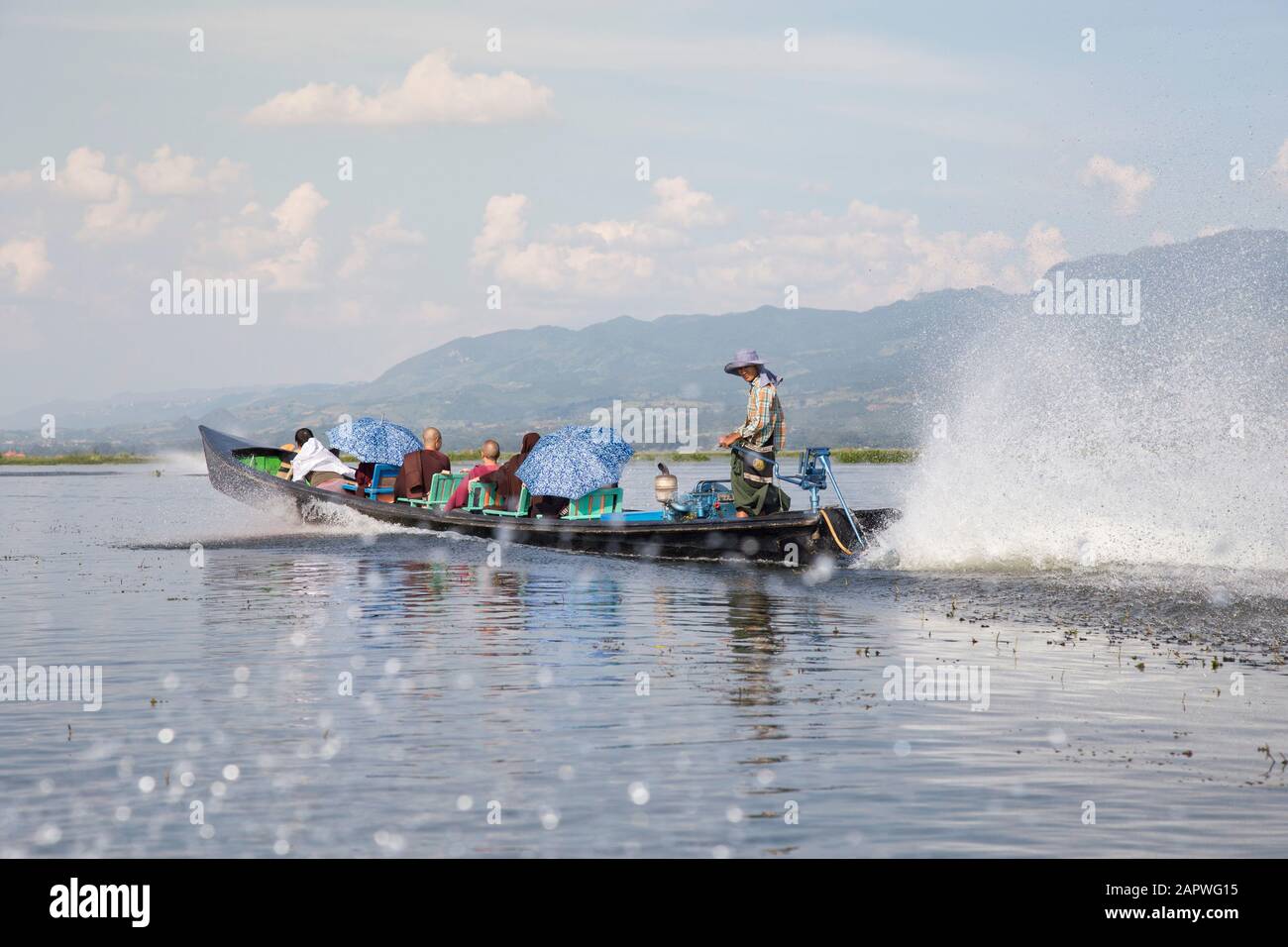 Water myanmar boat hi-res stock photography and images - Alamy