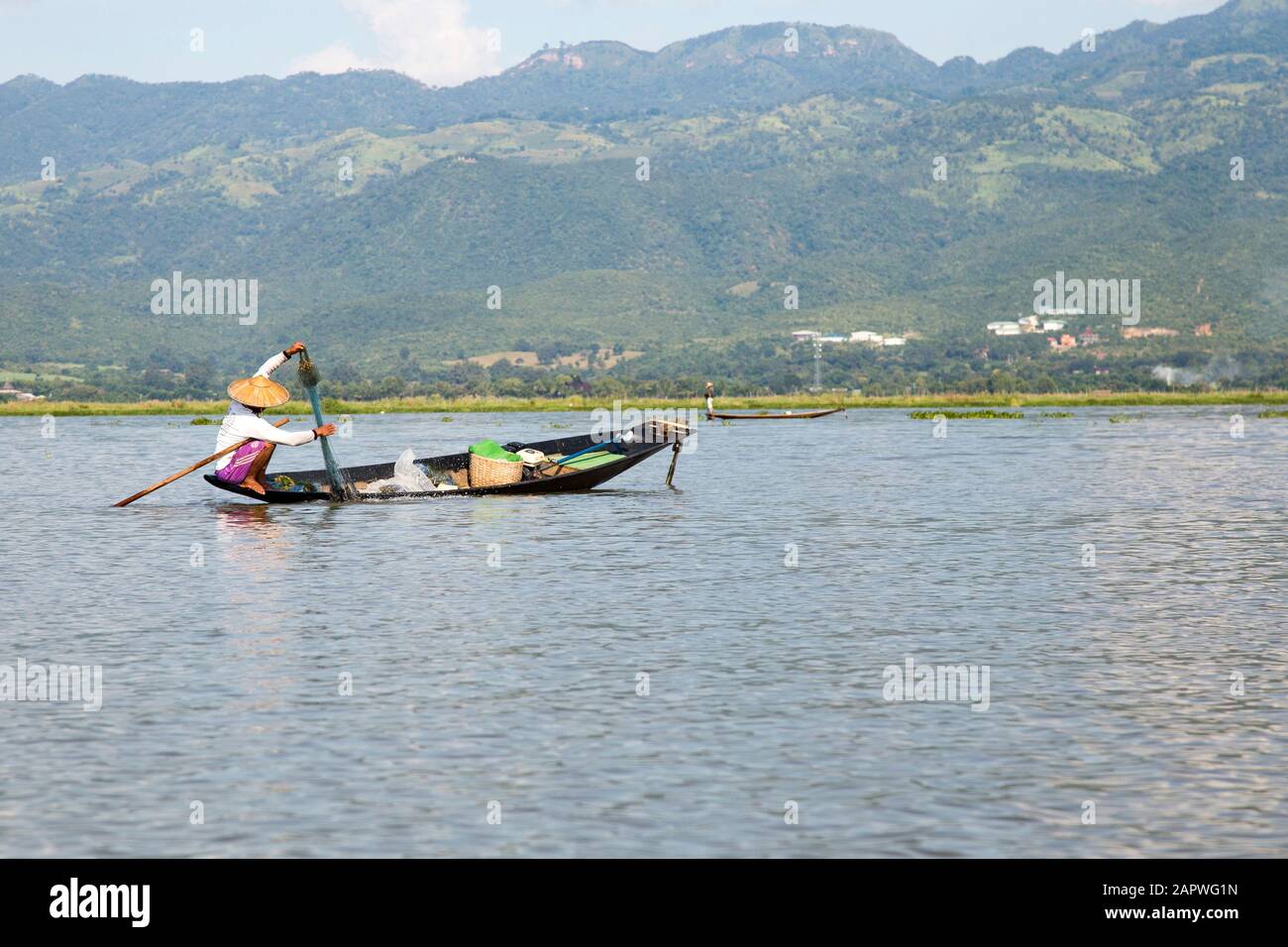 Traditional burmese fishing boat hi-res stock photography and images ...