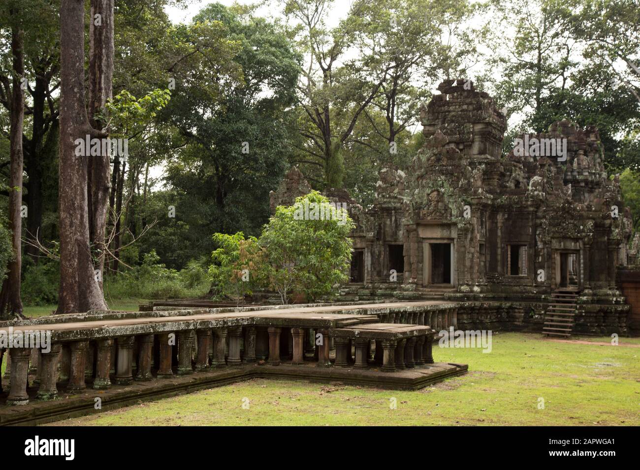 Empty temples hi-res stock photography and images - Alamy
