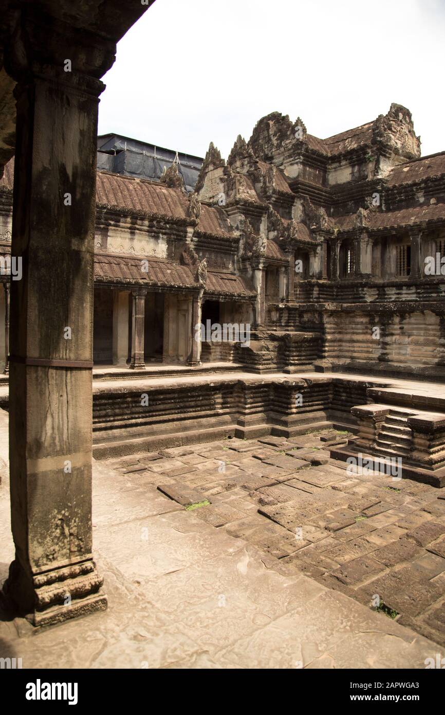 Rock column and inside patio of Angkor Wat Stock Photo - Alamy