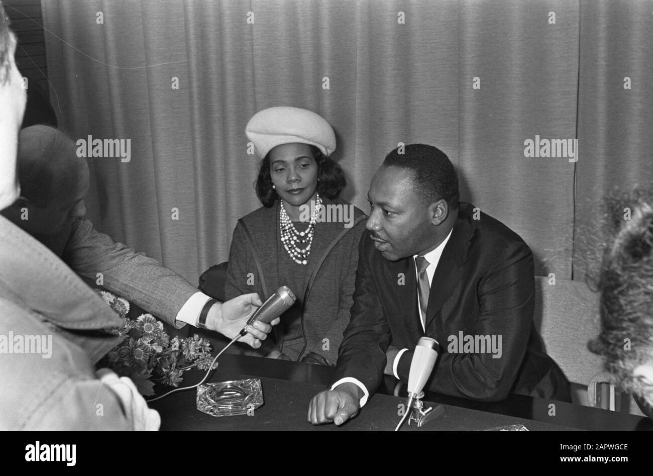 Martin luther king and his wife coretta scott king hi-res stock ...