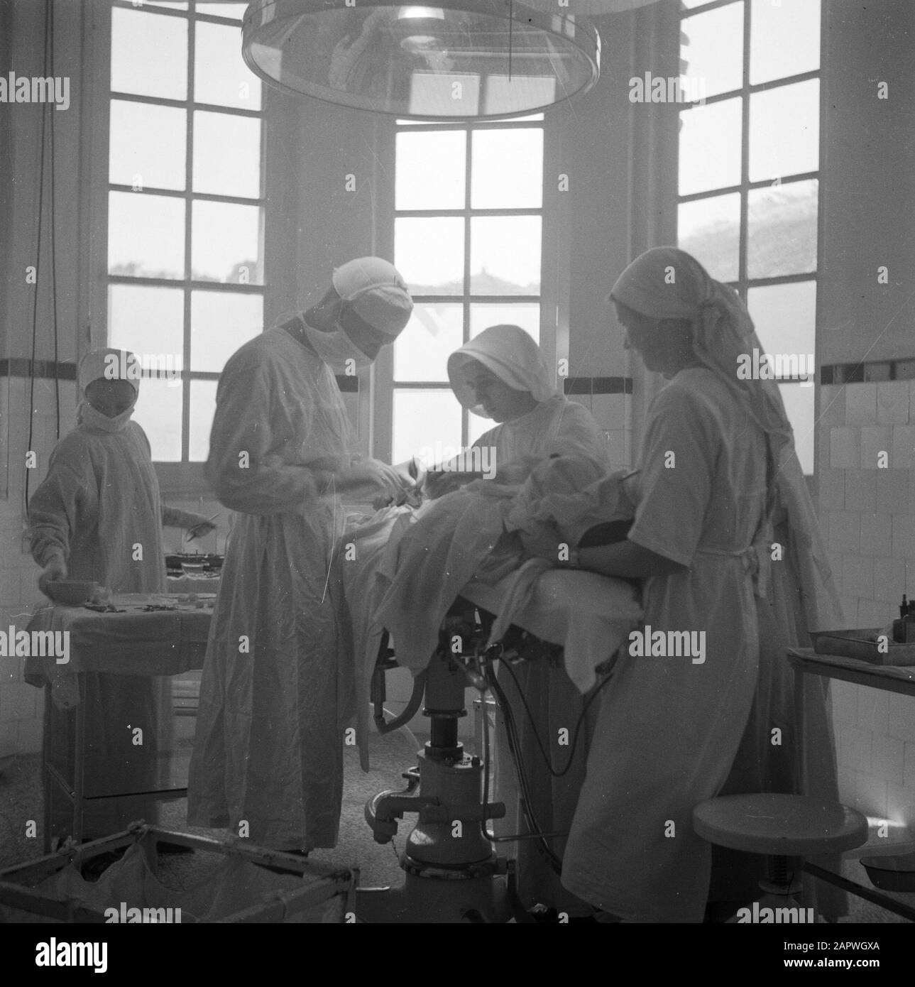 Medical operation Black and White Stock Photos & Images - Alamy