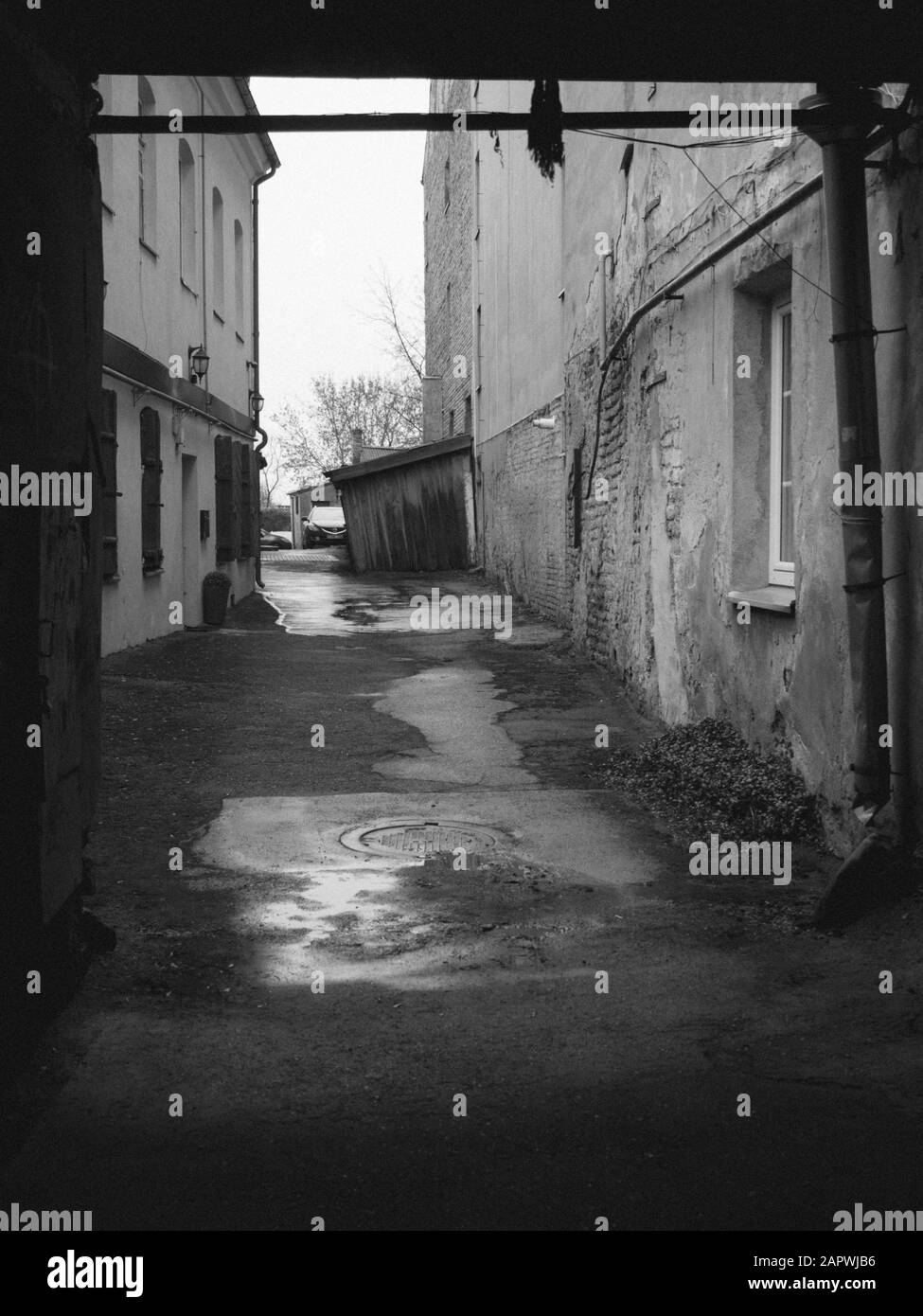 Full scale buildings hi-res stock photography and images - Alamy