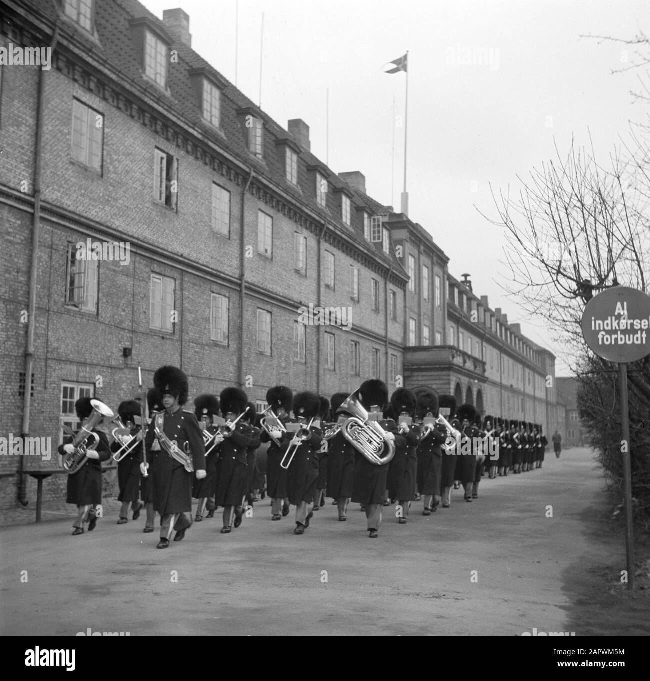 Barracks Rosenborg Military leave the barracks for an aubade in honor ...