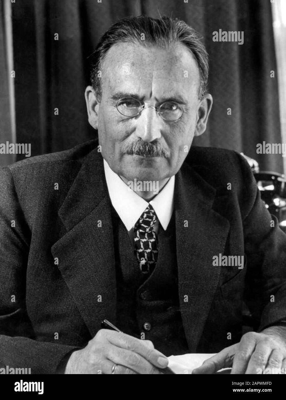 Dr drees hi-res stock photography and images - Alamy