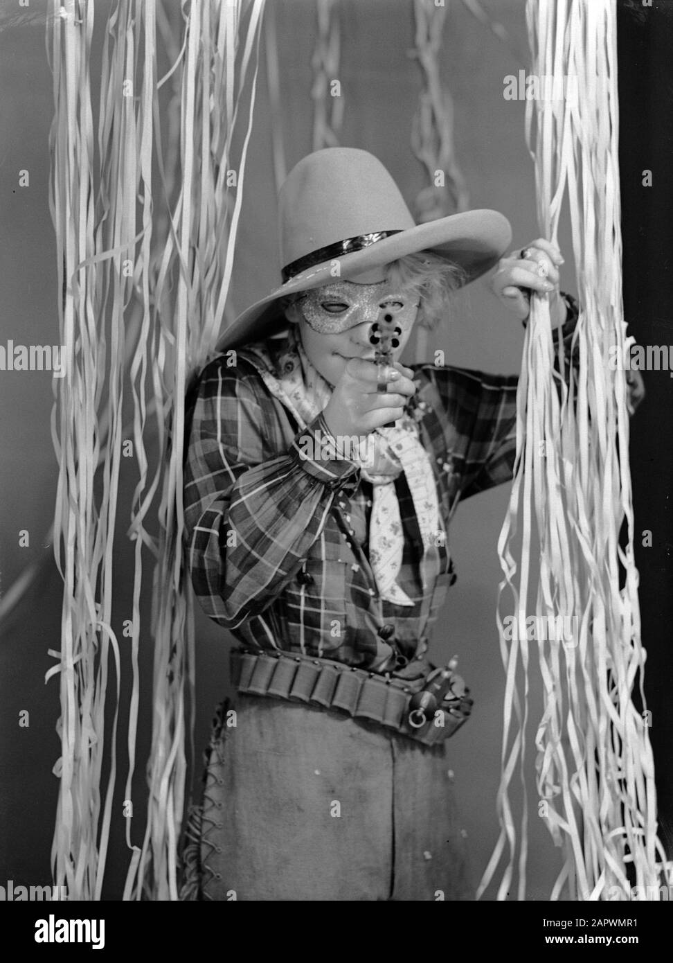 Reportage model Model Eva Waldschmidt in cowboy costume Date: 1933 ...