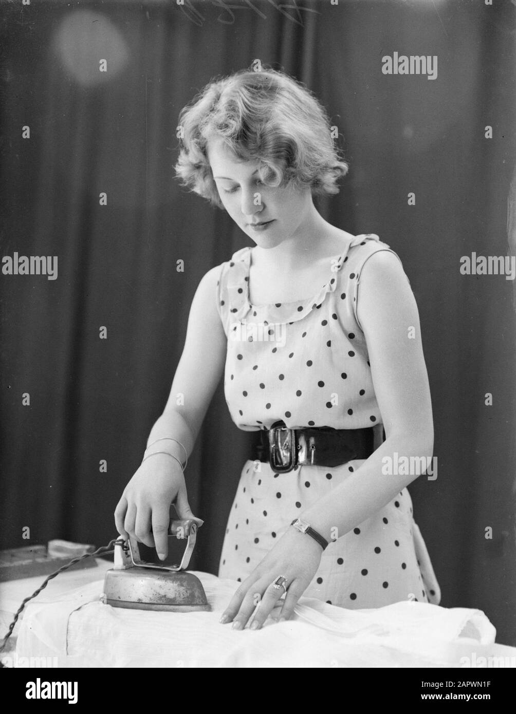 Female models 1930s hi-res stock photography and images - Alamy