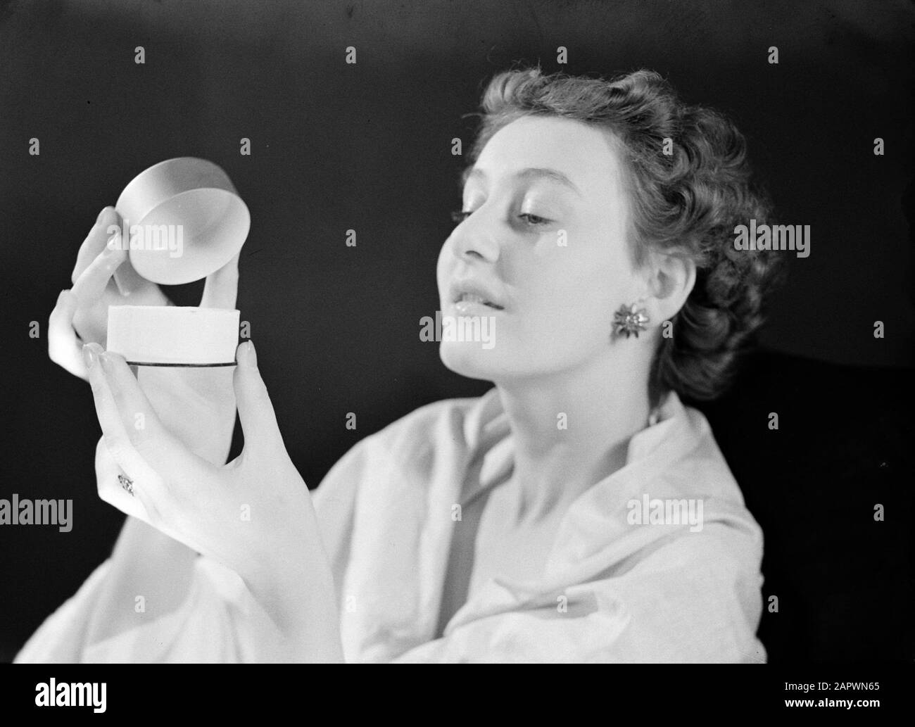 Advertising photography Model with cosmetics Date: undated Keywords ...