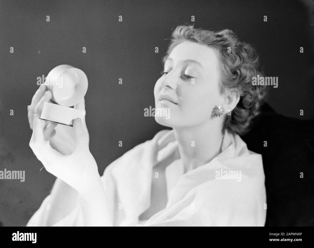 Advertising photography Model with cosmetics Date: undated Keywords ...