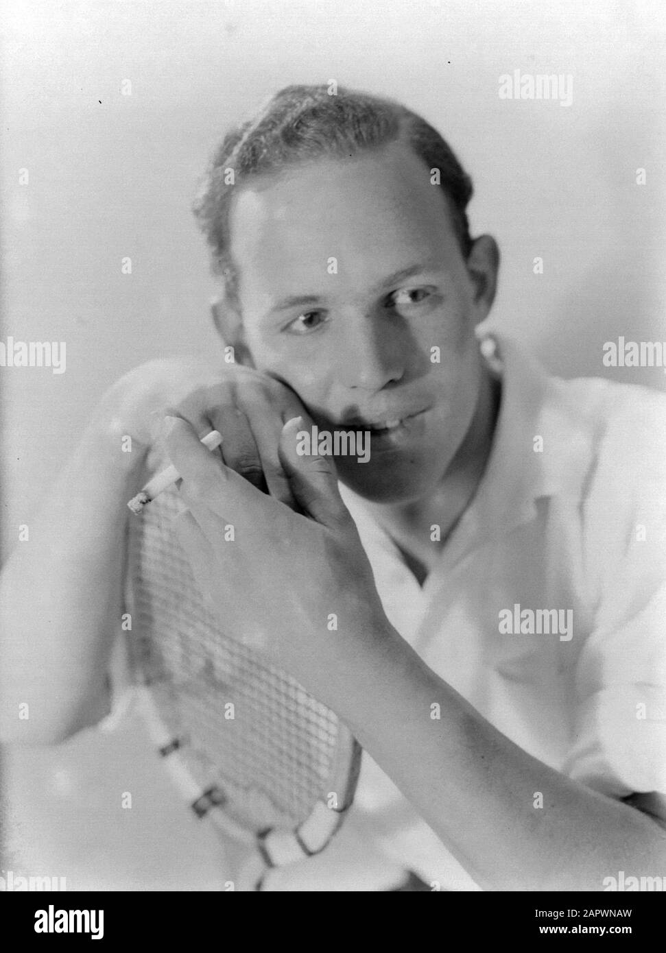 Advertising photography Model Sandhaus with tennis racket and cigarette ...