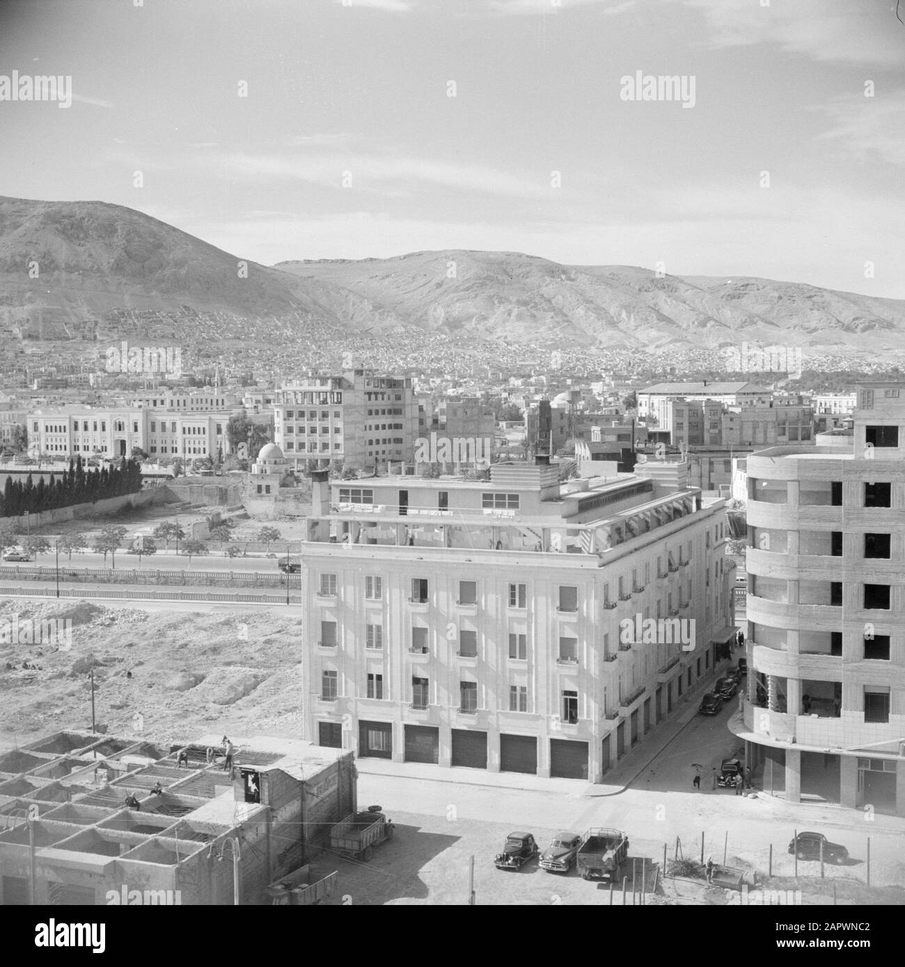 Middle east modern architecture Black and White Stock Photos & Images ...