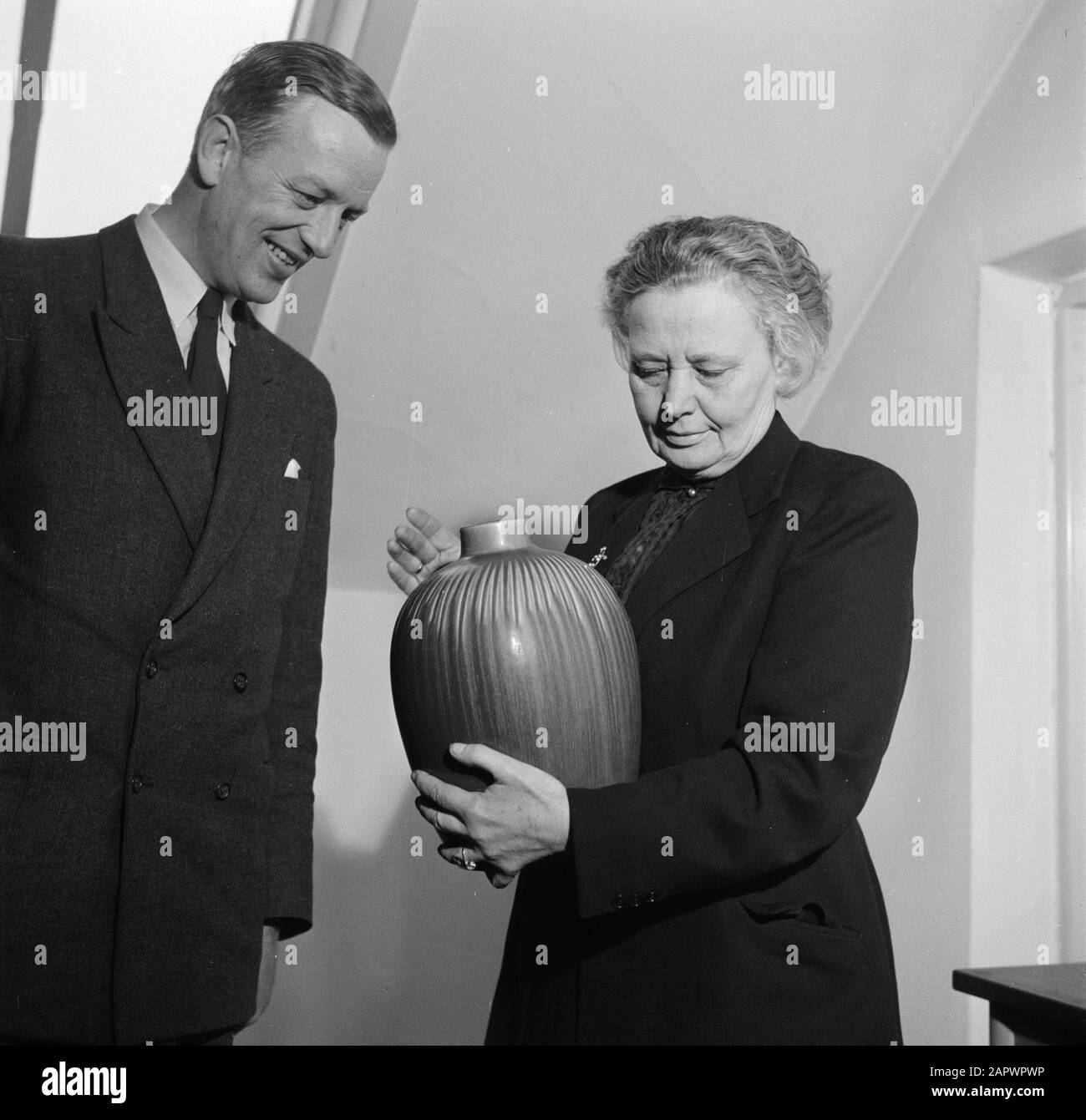 Pottery Saxbo Nathalie Krebs and an unknown man viewing a vase Date ...