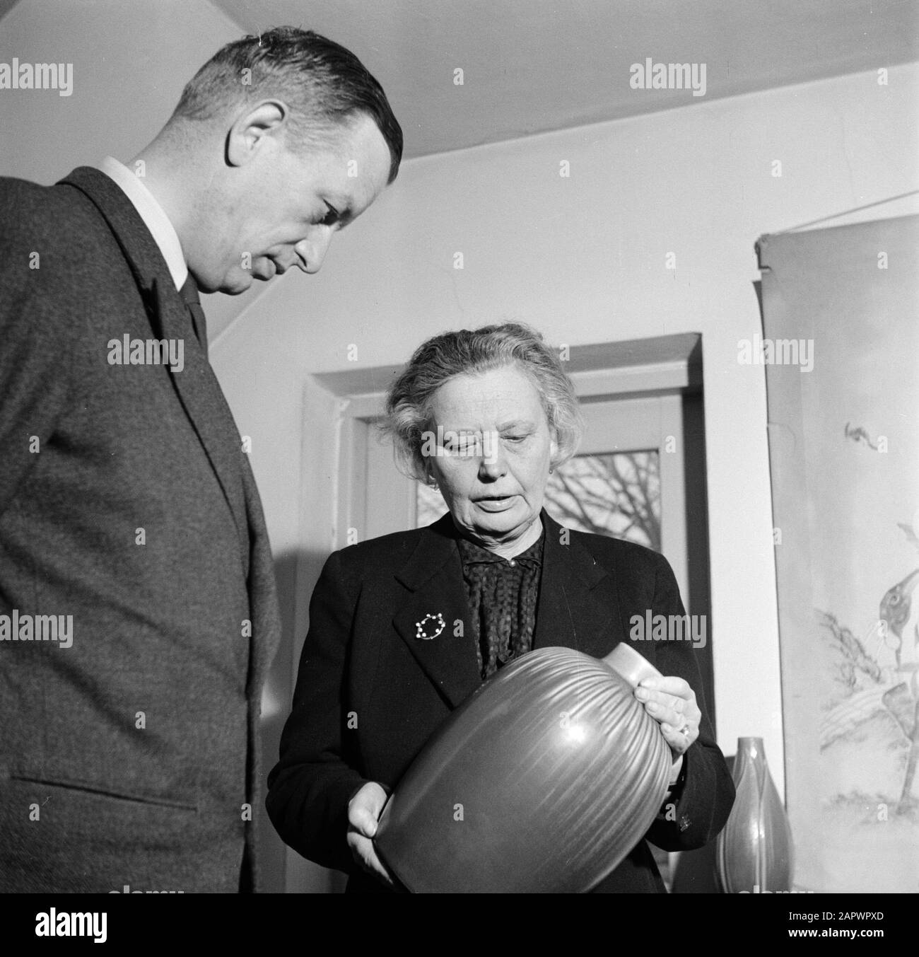 Pottery Saxbo Nathalie Krebs and an unknown man viewing a vase Date ...
