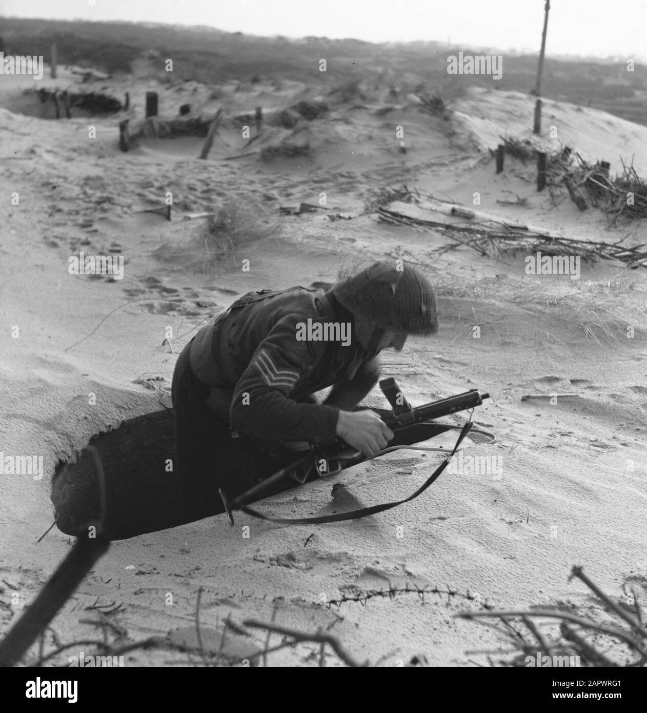 ned. troops liberate netherlands, they sleep in German built bunkers ...