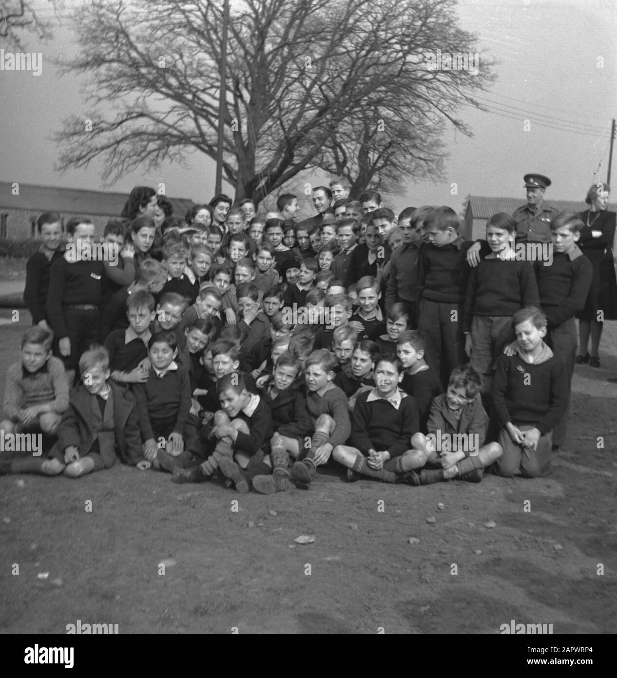 Wartime evacuation of children england hi-res stock photography and ...