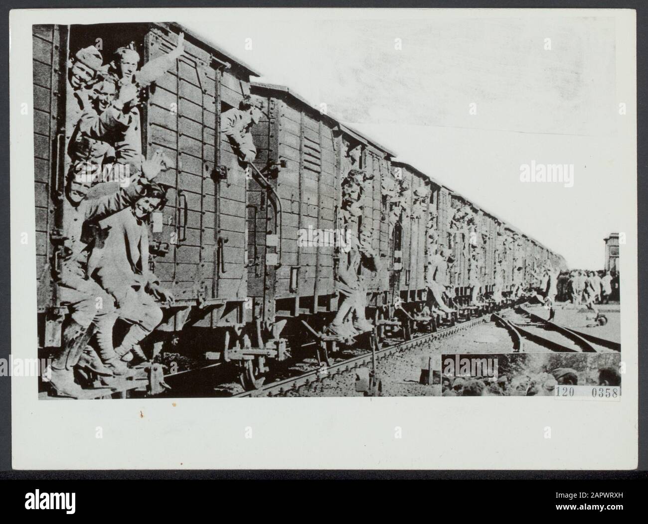 Dutch prisoners of war return home Date: June 1940 Keywords: Second ...