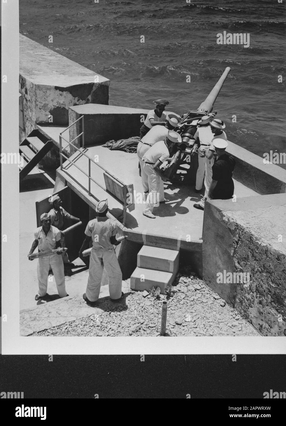 Wi [West Indies]/Anefo London series Dutch naval unit exercises with ...