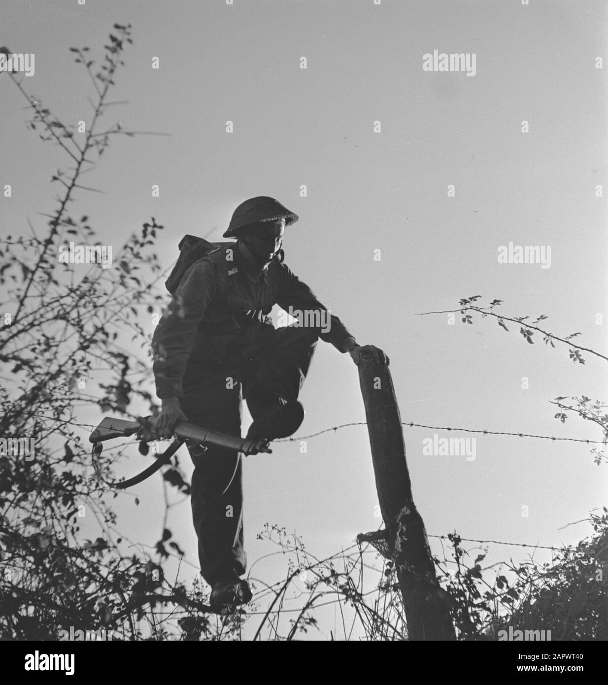 Dutch soldiers in training. Princess Irene Brigade. Nothing holds him ...