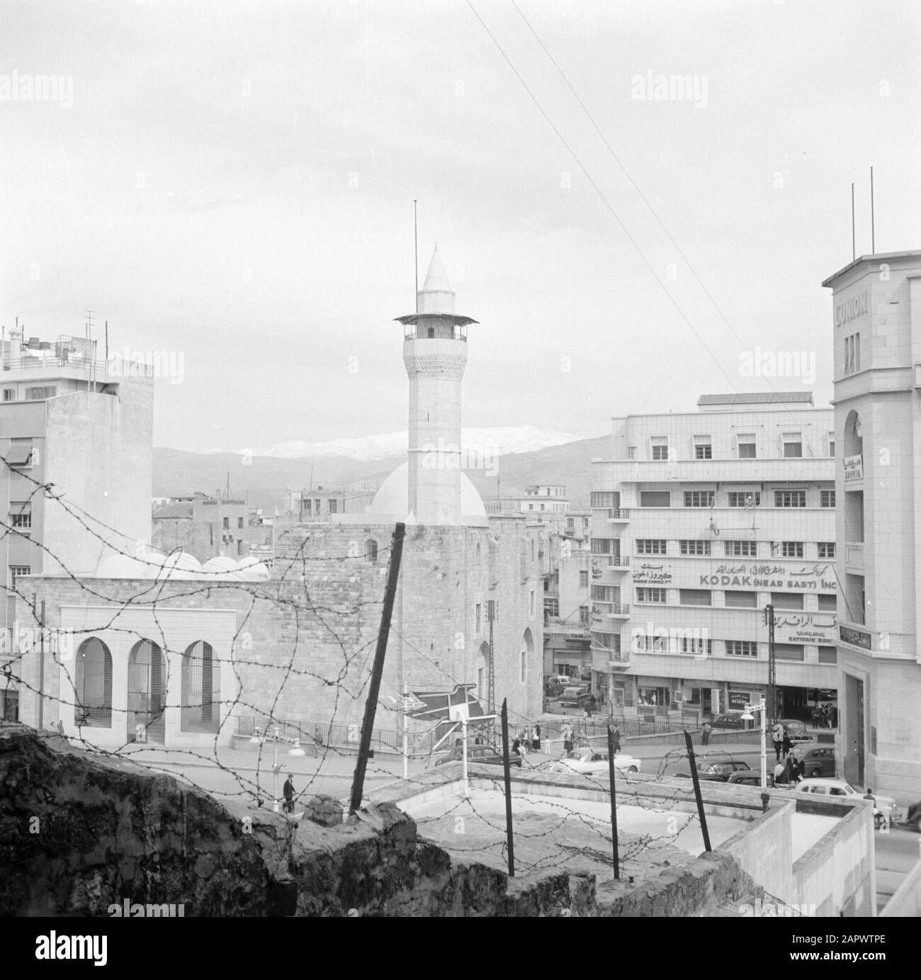 Construction industry middle east Black and White Stock Photos & Images ...