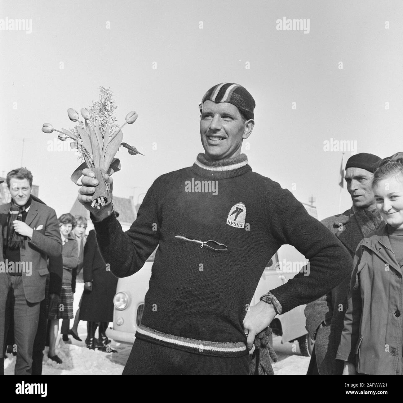 Ice skating competition over the IJsselmeer, 170 kilometers. Jan van ...