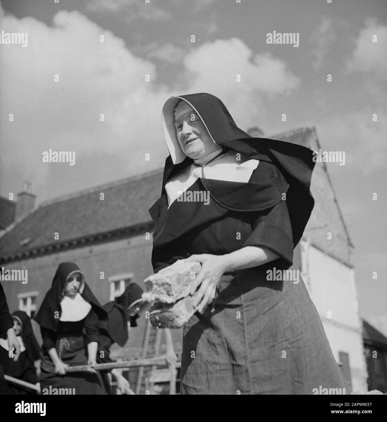 Rebuilding a building Black and White Stock Photos & Images - Alamy