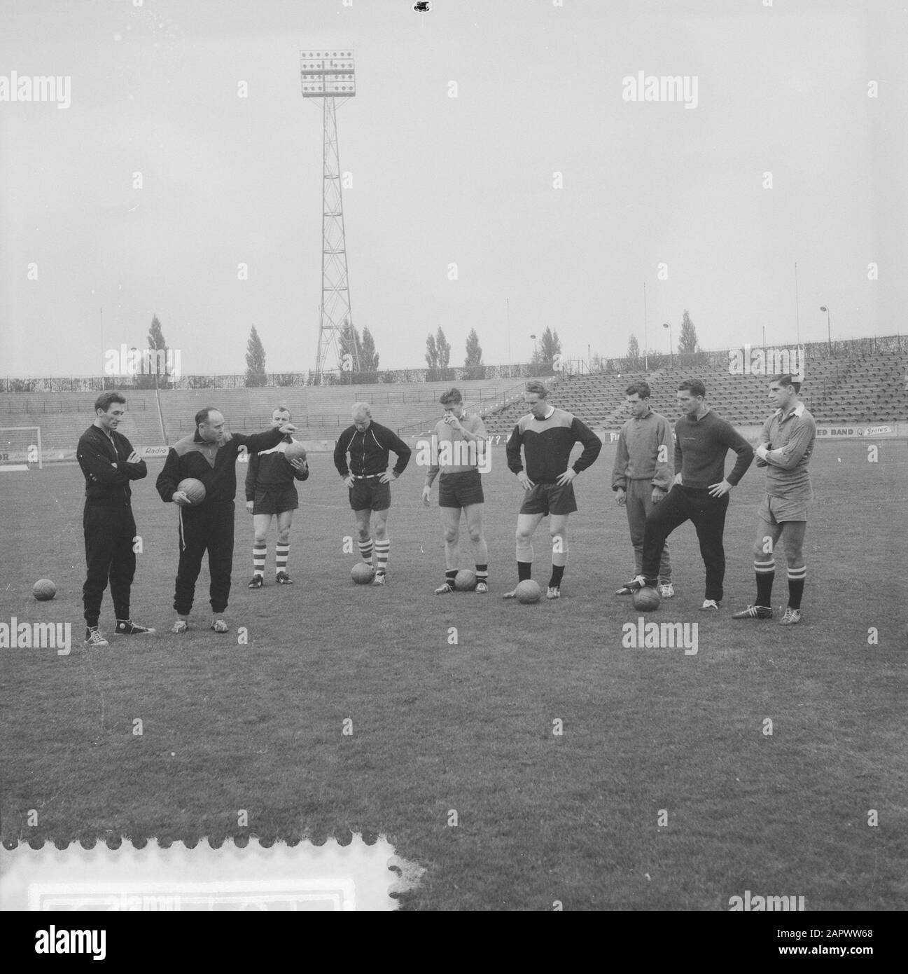 Last training Dutch team Date: October 13, 1959 Keywords: ELFTAL Stock ...