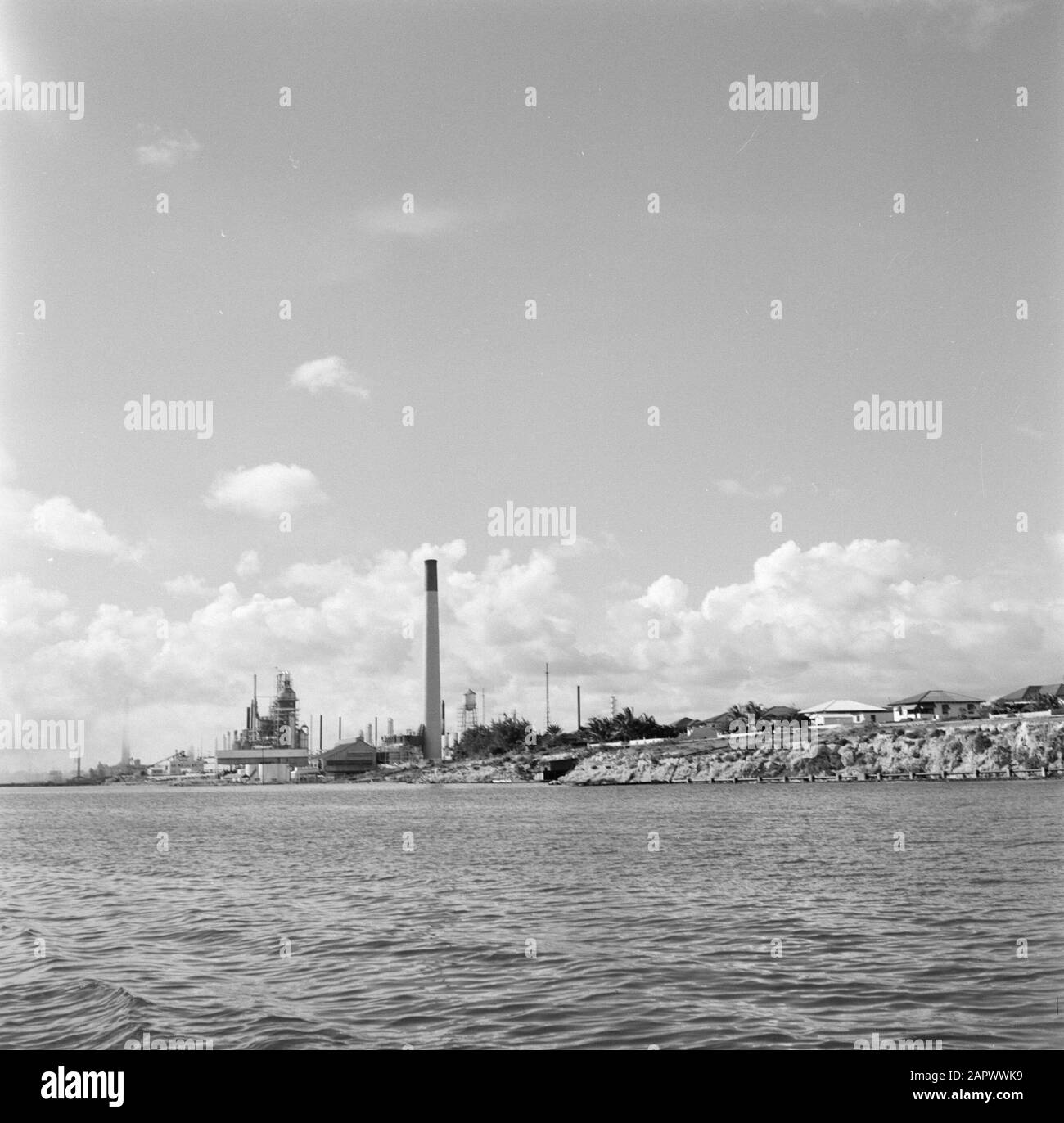 1955 oil refinery hi-res stock photography and images - Alamy